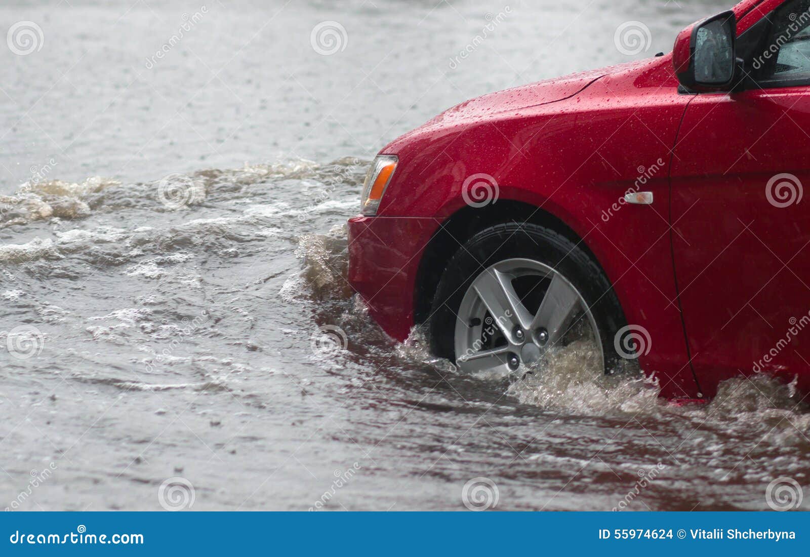 Autos im starken Regen stockfoto. Bild von antreiben - 55974624