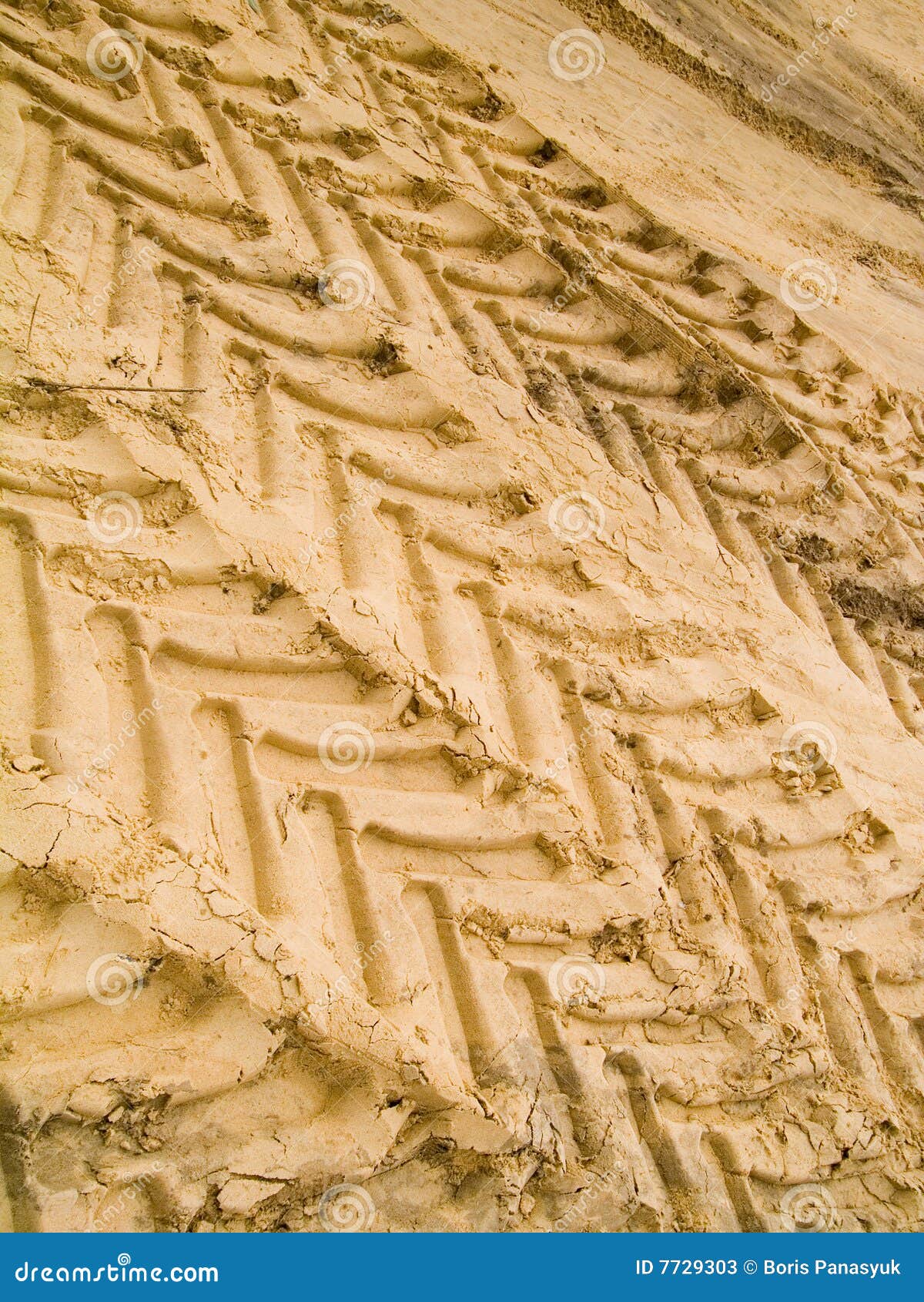 Autospuren im Sand stockbild. Bild von gelb, sand, diagonale - 7729303