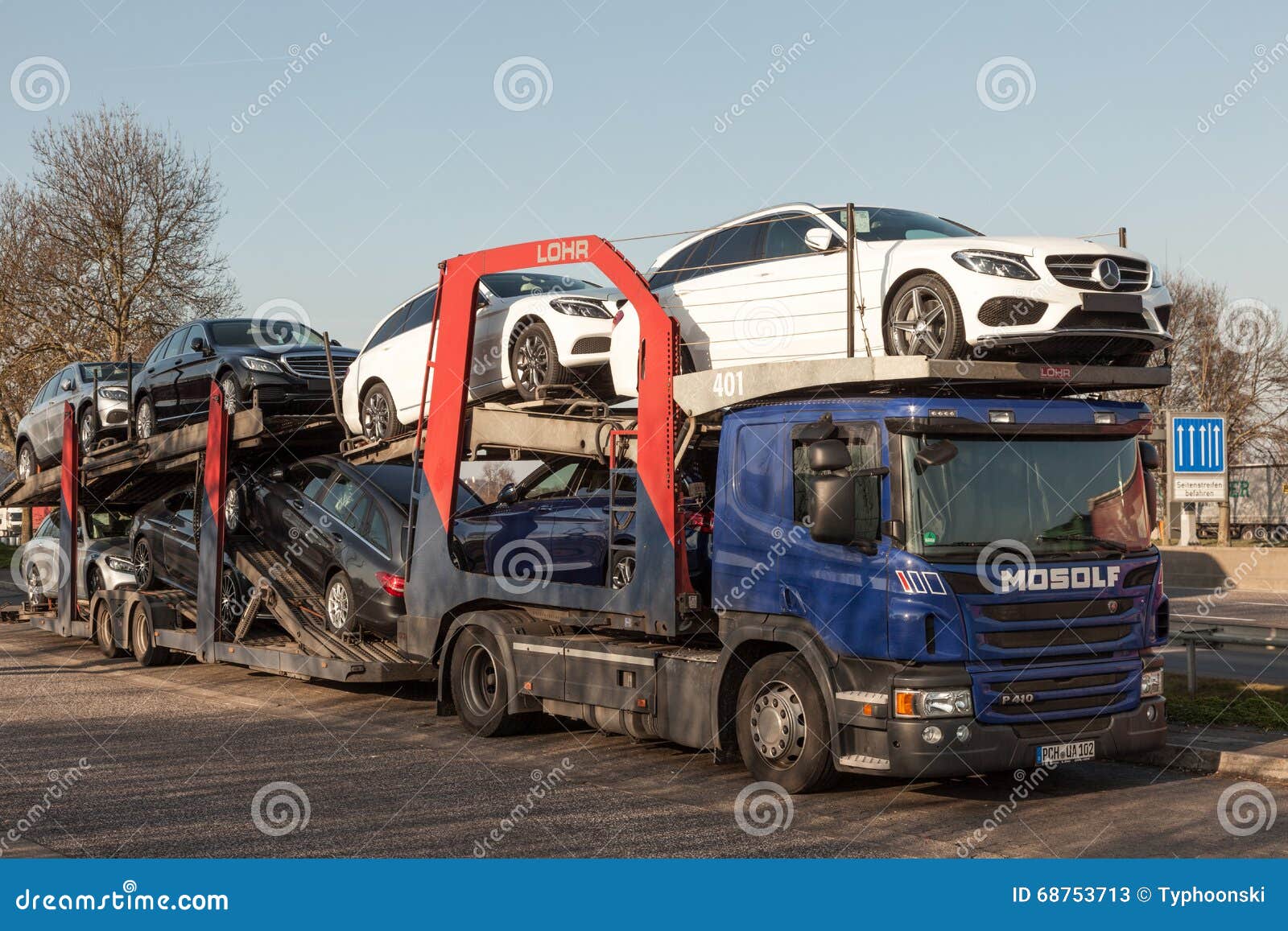 Autotransporter-LKW redaktionelles stockfoto. Bild von automobil - 68753713