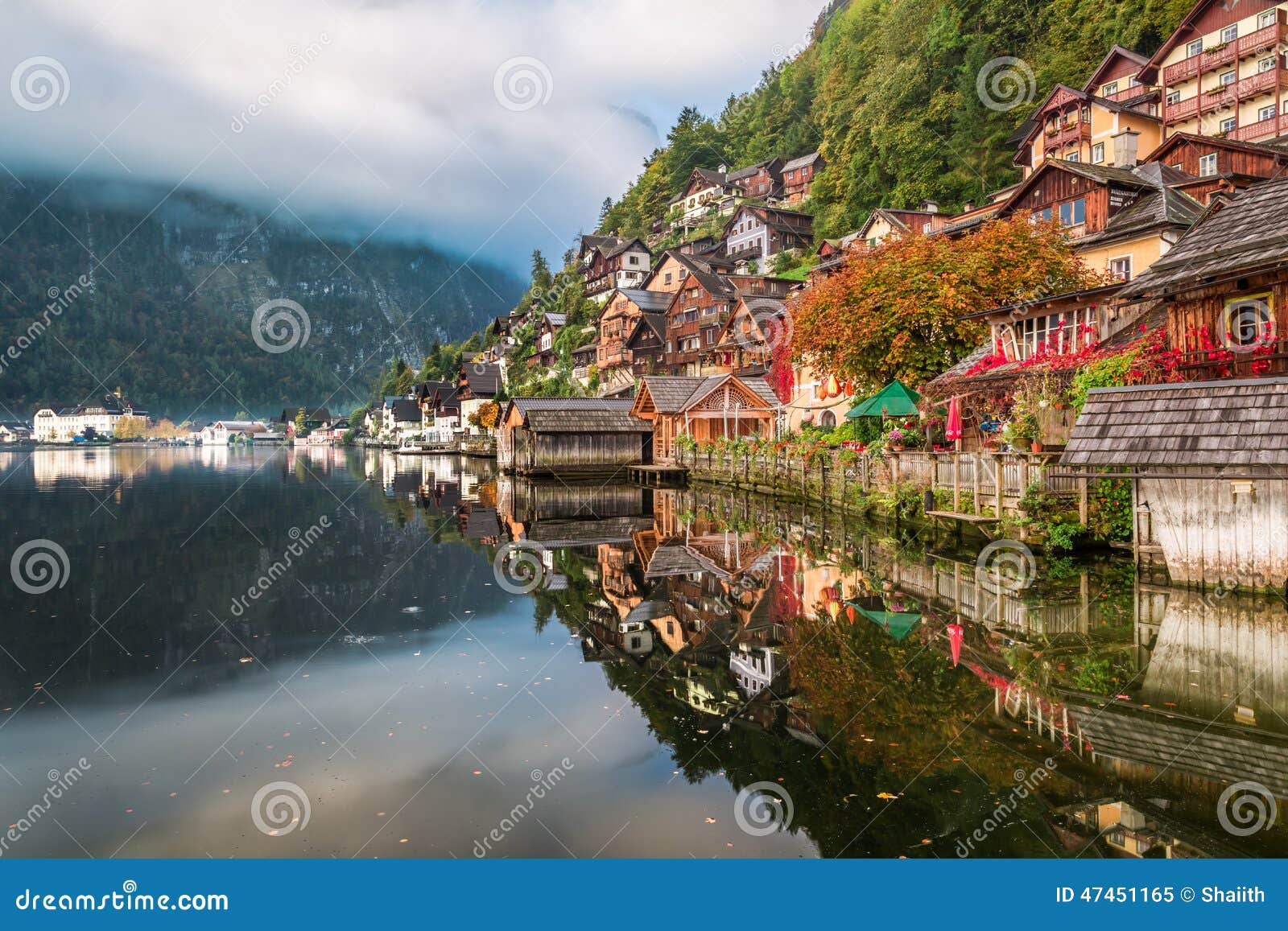 Autumn Colors on Lake in Hallstatt Stock Image - Image of peaceful ...