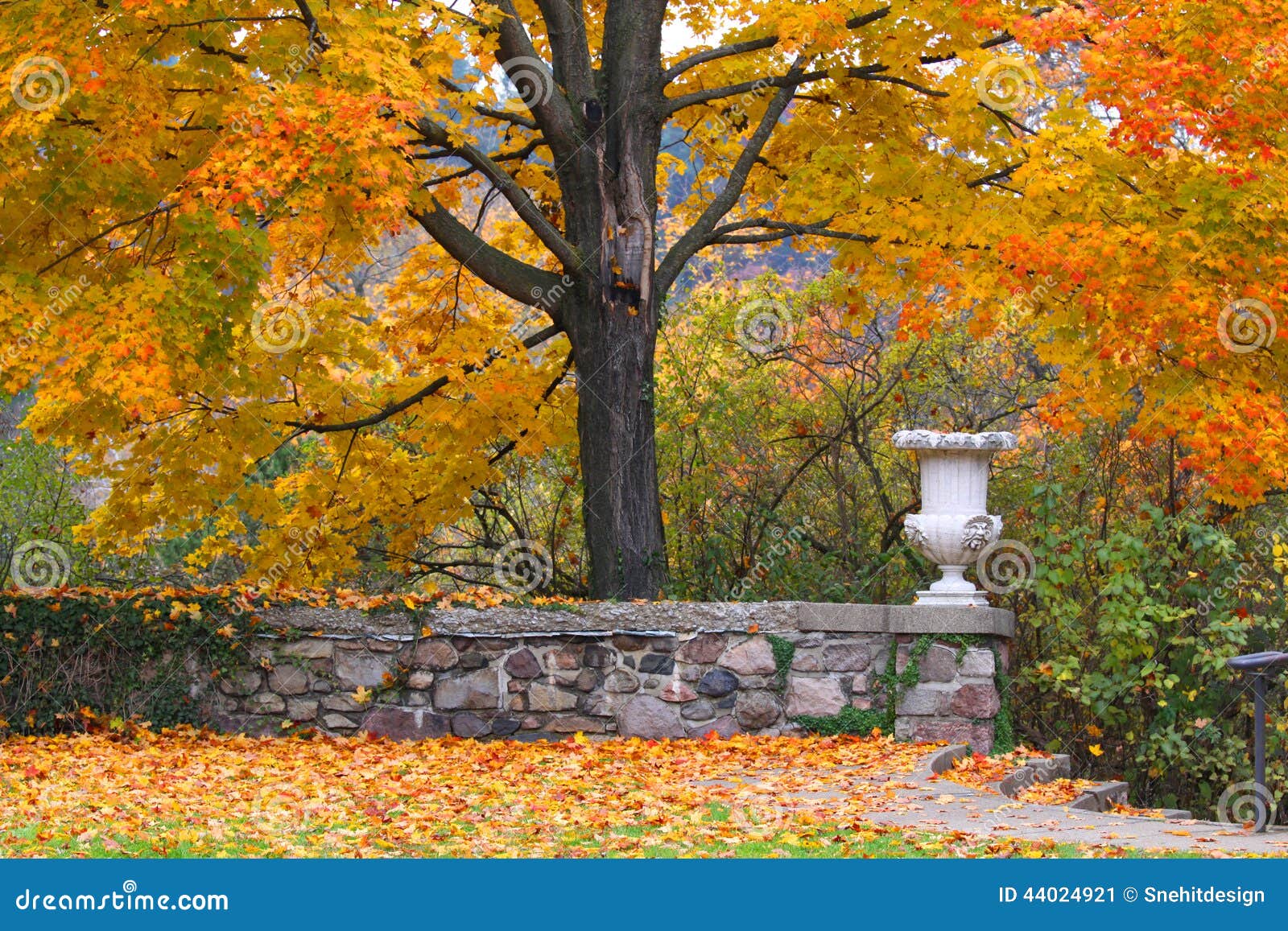 Autumn garden stock image. Image of fence, landscape - 44024921