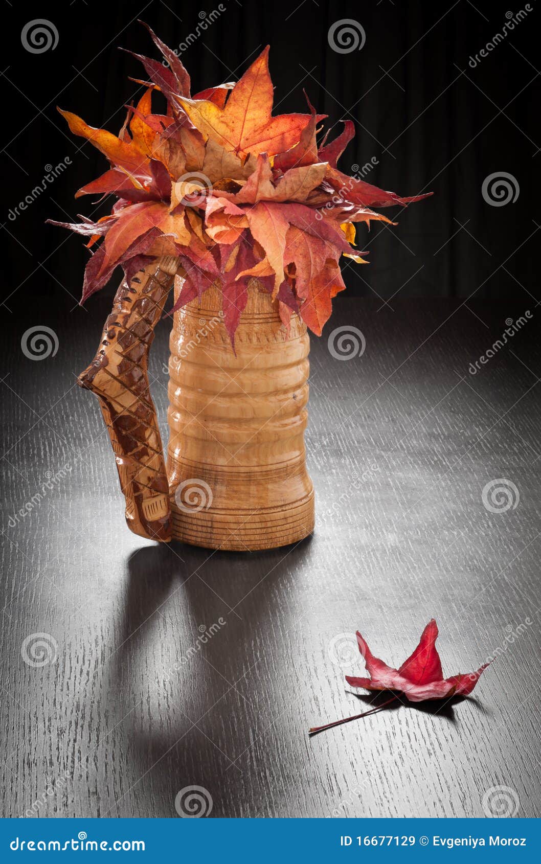 Autumn Leaves in Wooden Vase Stock Image - Image of bowl, dark: 16677129