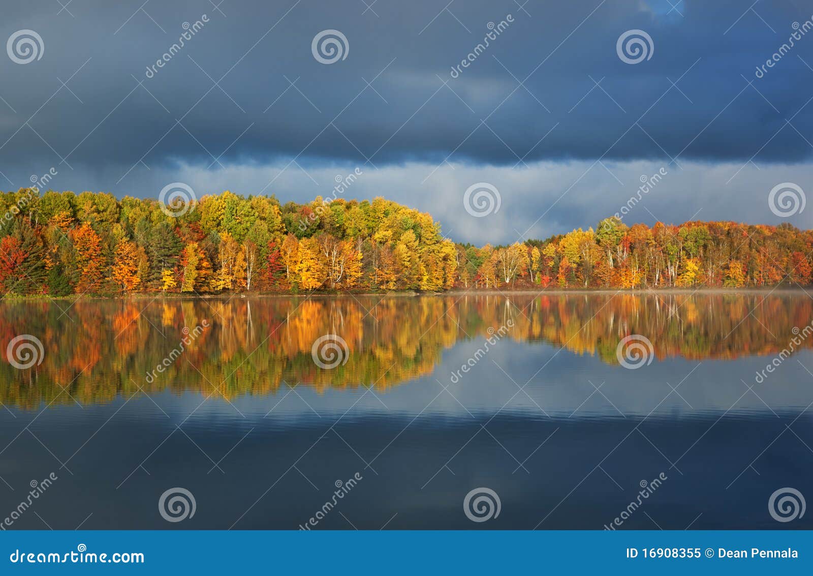 Autumn Moccasin Lake stock image. Image of shore, lake - 16908355