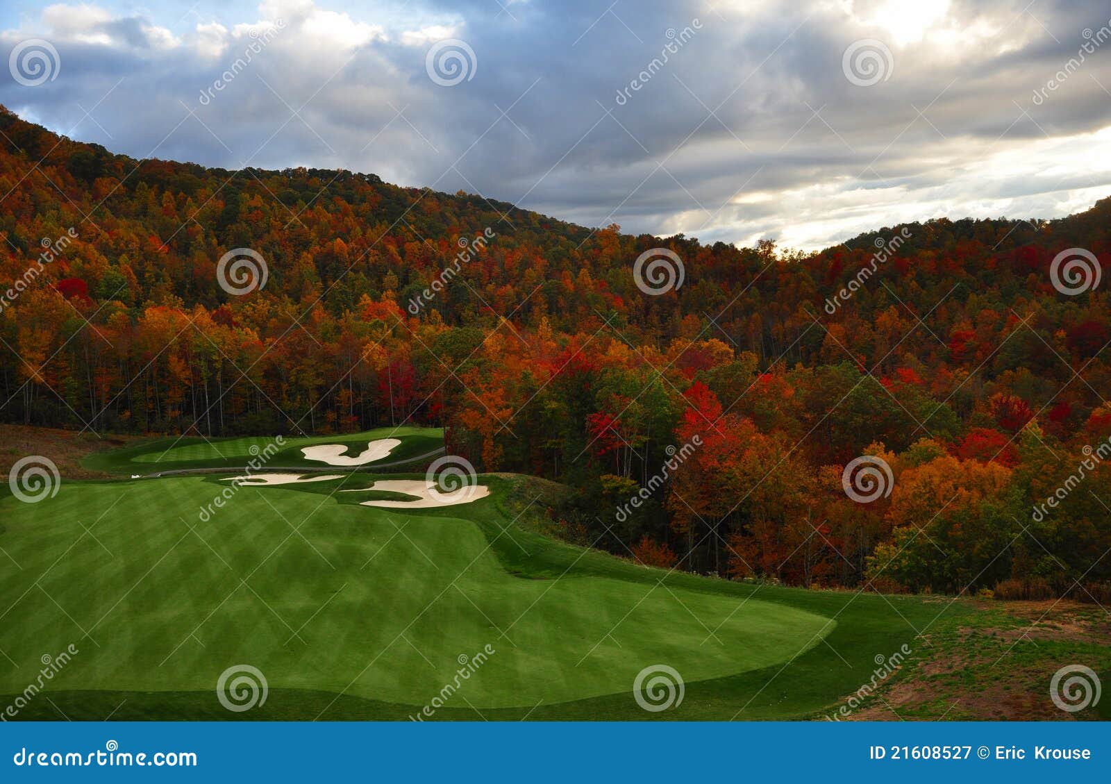 Autumn Mountain Golf Course Stock Image - Image of field, leisure: 21608527
