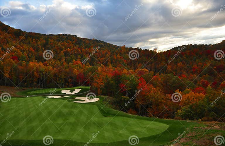 Autumn Mountain Golf Course Stock Image - Image of field, leisure: 21608527