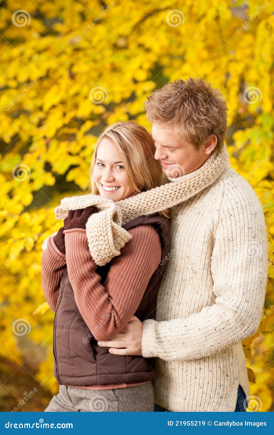 Autumn Romantic Couple Happy Hugging in Park Stock Image - Image of ...