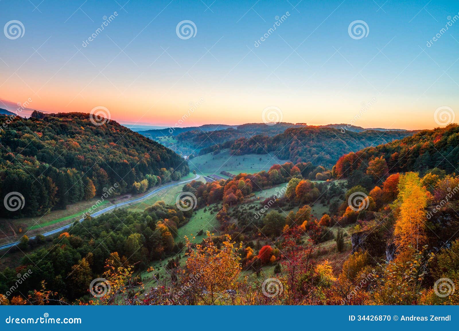 Autumn Scenery idyllique photo stock. Image du rural - 34426870