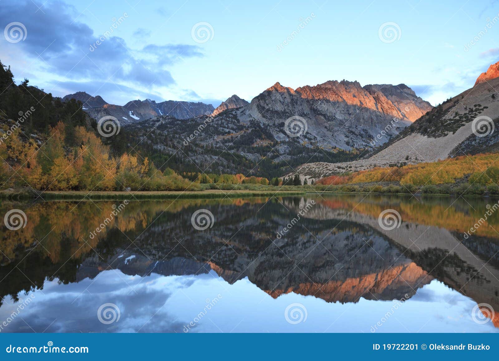 Autumn Sunrise at a Mountain Lake Stock Image - Image of lake, scenic ...