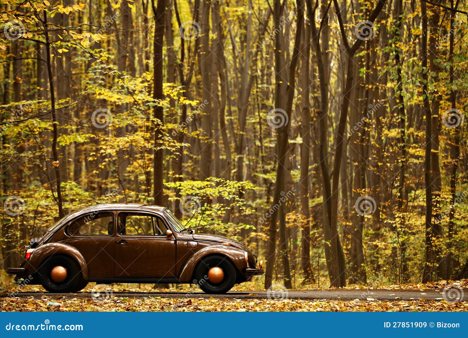 Autumn vintage car stock image. Image of nostalgia, history - 27851909