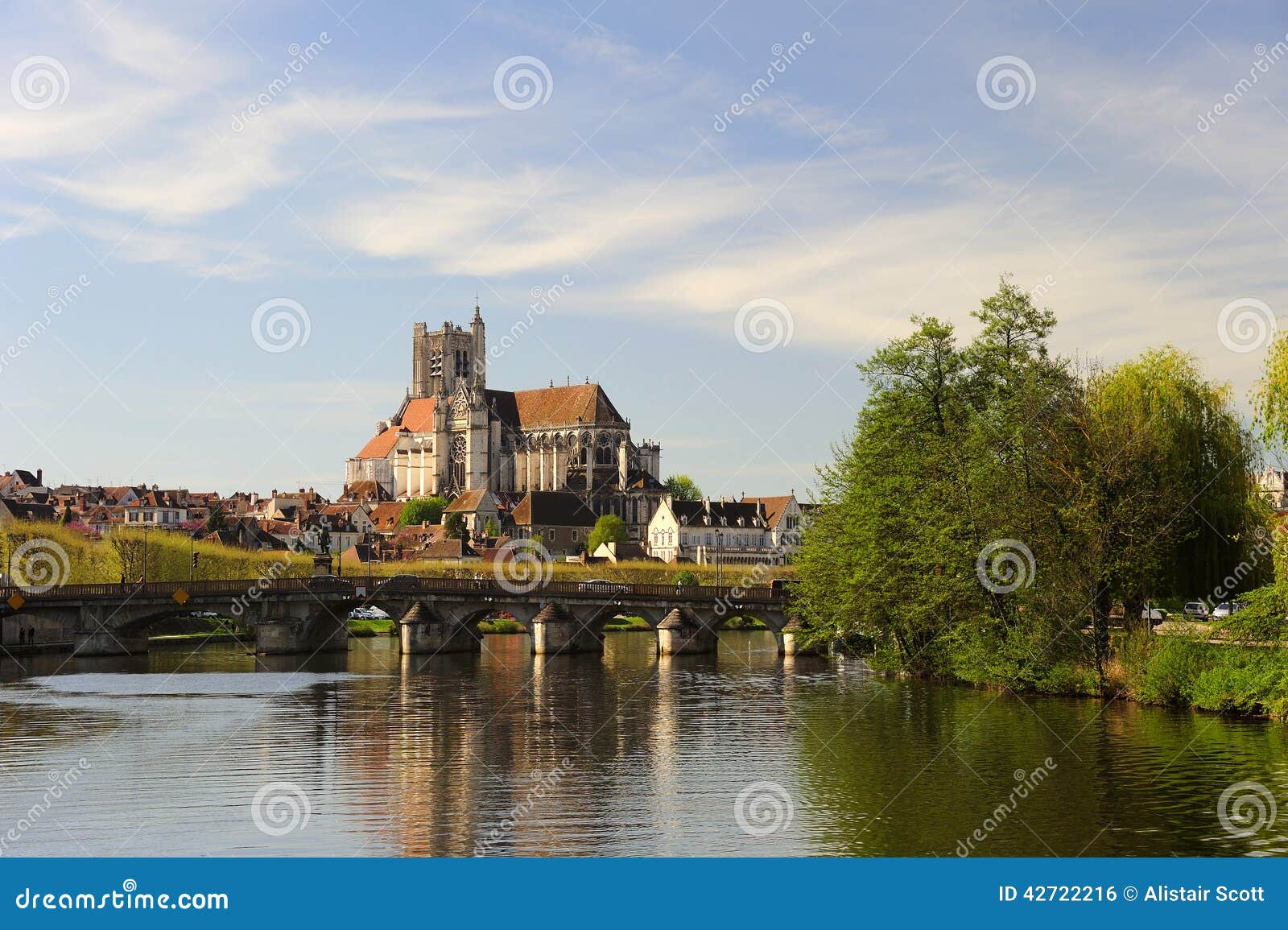 Auxerre photo stock. Image du bourgogne, éloigné, ciel - 42722216