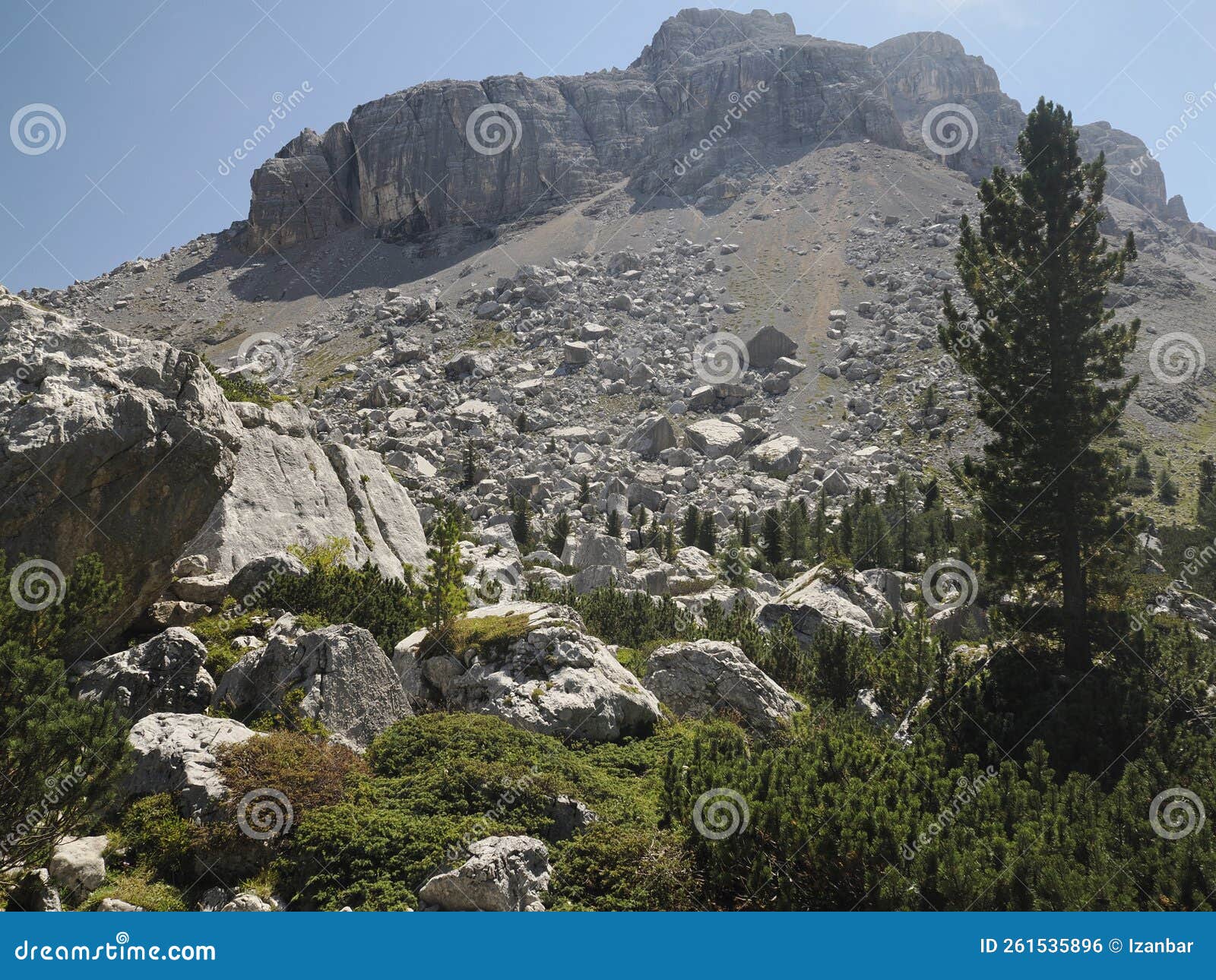 Avalancha De Roca De Piedra En Dolomitas Foto de archivo - Imagen de ...
