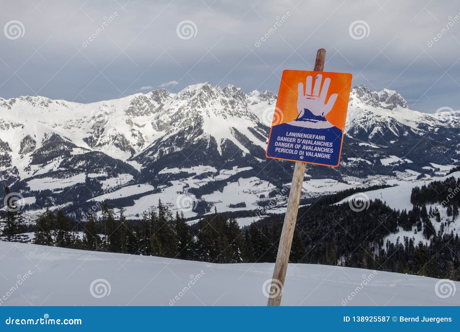 Avalanche warning sign editorial photography. Image of nature - 138925587