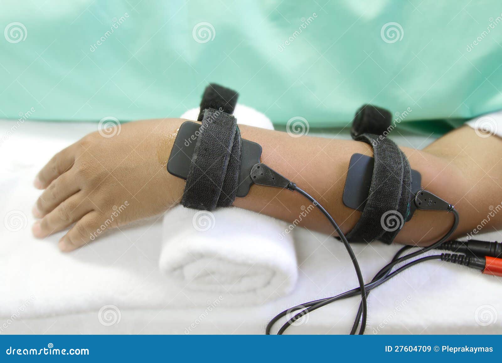 Avant-bras électrique De Stimulation Image stock - Image du adulte ...