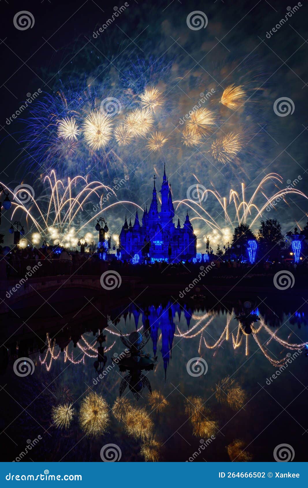 `Avatar 2: the Way of Water` Premiere Special Fireworks Editorial ...