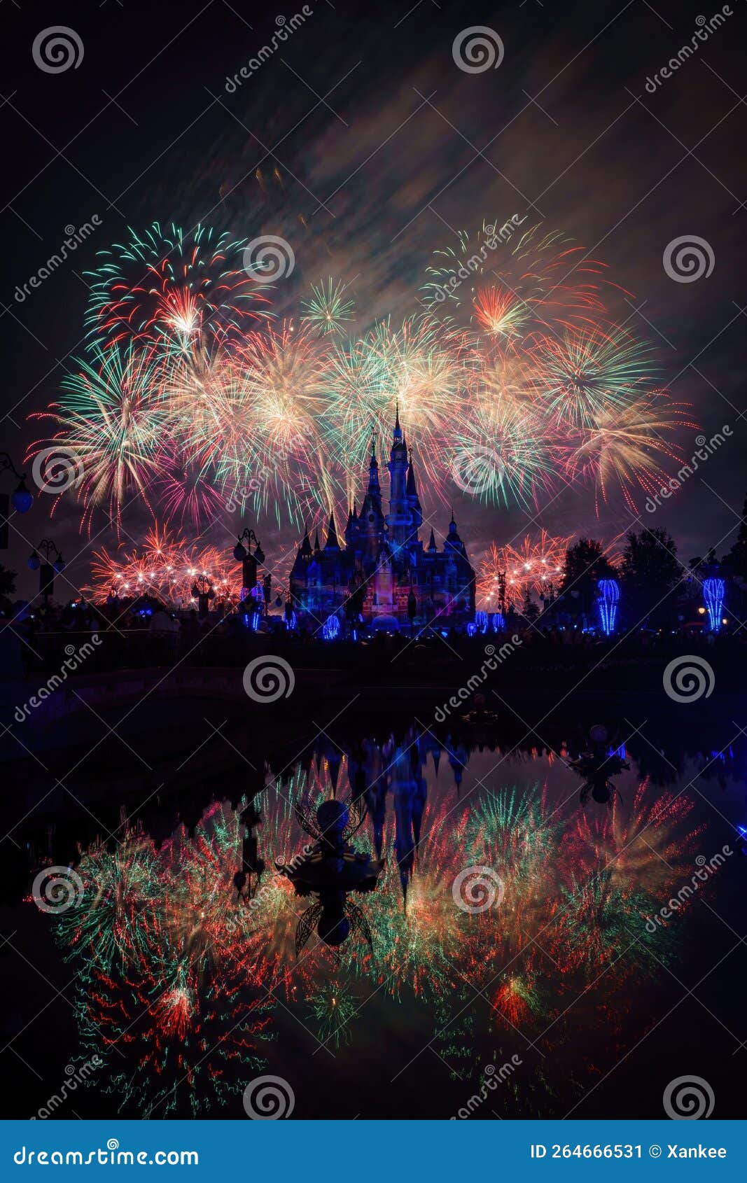 `Avatar 2: the Way of Water` Premiere Special Fireworks Editorial Photo ...