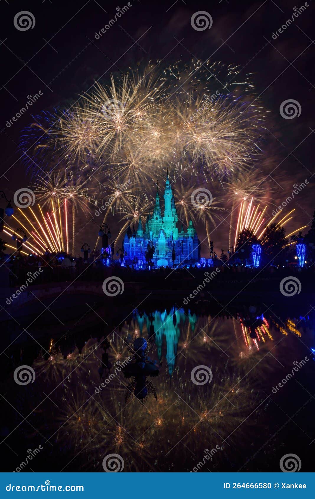 `Avatar 2: the Way of Water` Premiere Special Fireworks Editorial Image ...