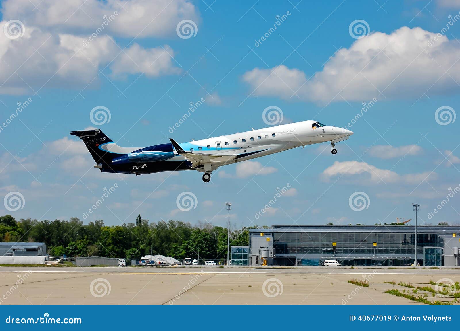 Avcon Jet Embraer EMB-135 imagen de archivo editorial. Imagen de ...