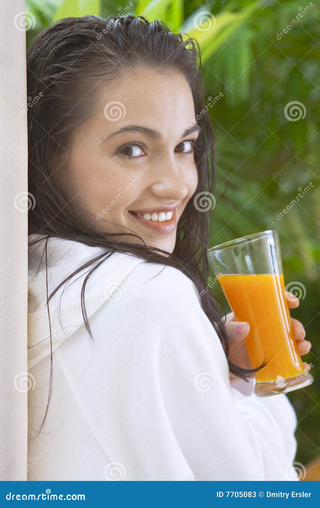 Avec du jus image stock. Image du sain, expression, femelle - 7705083