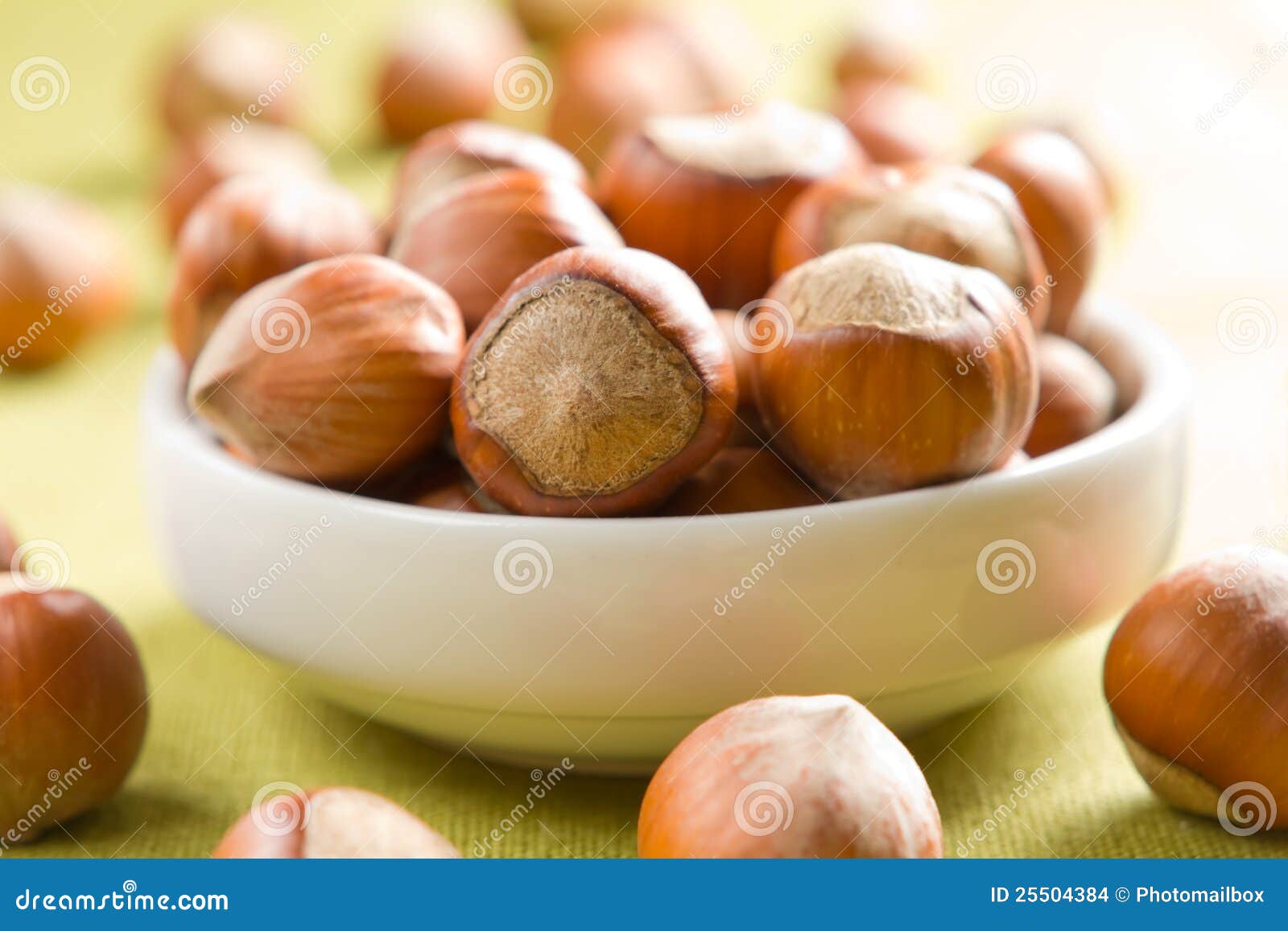 Avellanas (avellana) foto de archivo. Imagen de ingrediente - 25504384