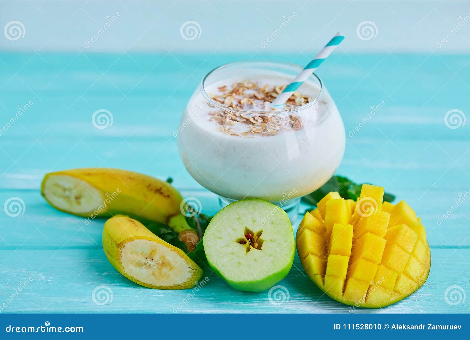Avena De Noche Con El Mango Y El Coco Foto de archivo - Imagen de avena ...