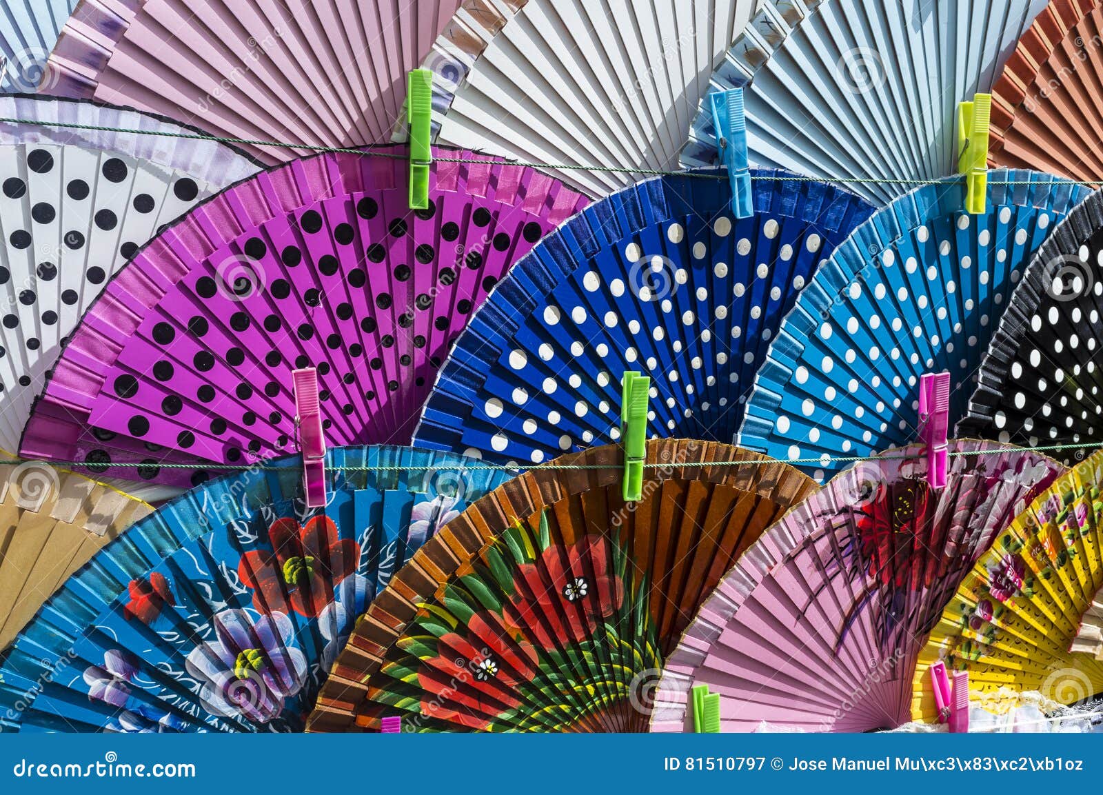 Aventado imagen de archivo. Imagen de belleza, clothespins - 81510797