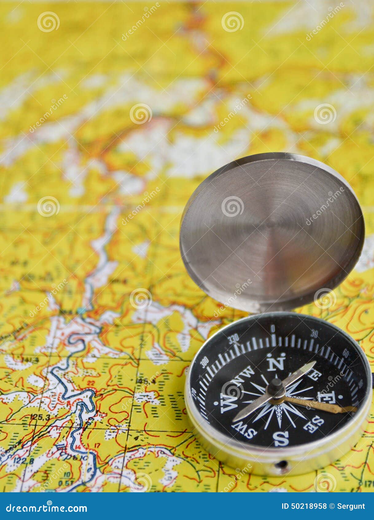 Aventura De Los Satélites - Mapa Y Compás Foto de archivo - Imagen de ...