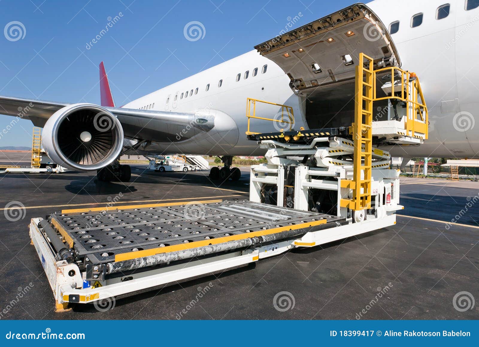 Avión De Carga Del Cargamento Imagen de archivo - Imagen de seguridad ...