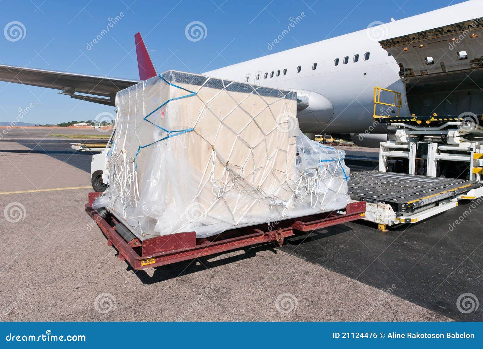 Avión De Carga Del Cargamento Foto de archivo - Imagen de internacional ...