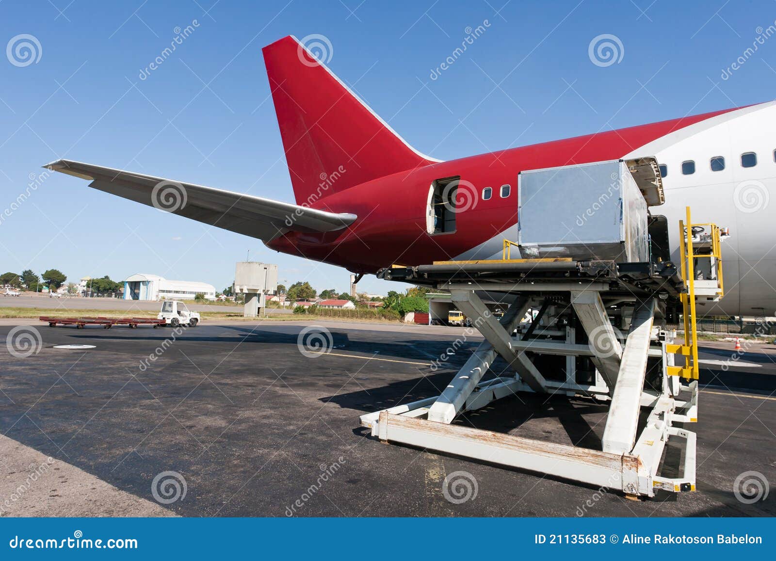 Avión De Carga Del Cargamento Imagen de archivo - Imagen de nave, plano ...