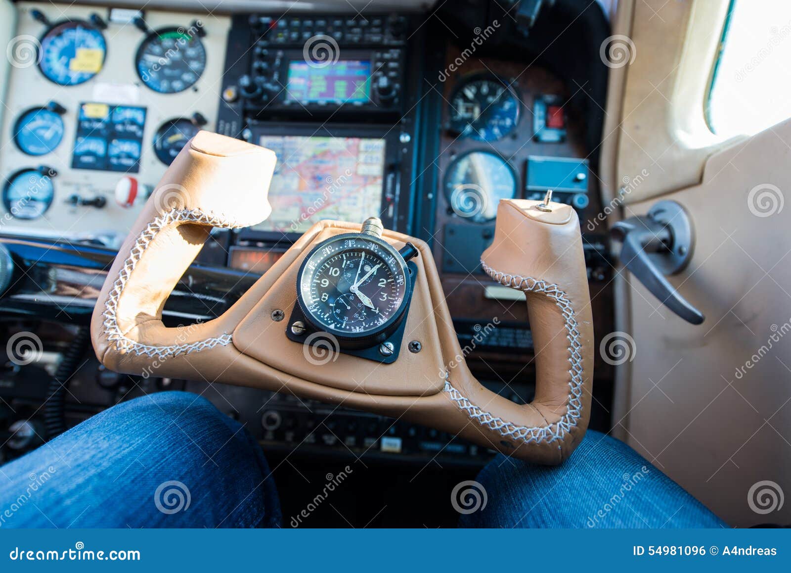 Aviões Do Volante Do Couro De Brown Foto de Stock - Imagem de couro ...