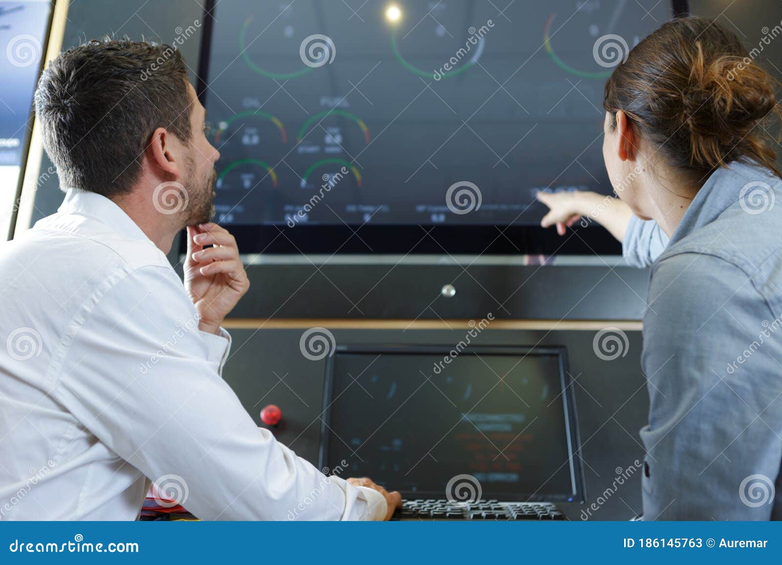 Aviation Maintenance Worker on Training Stock Image - Image of ...
