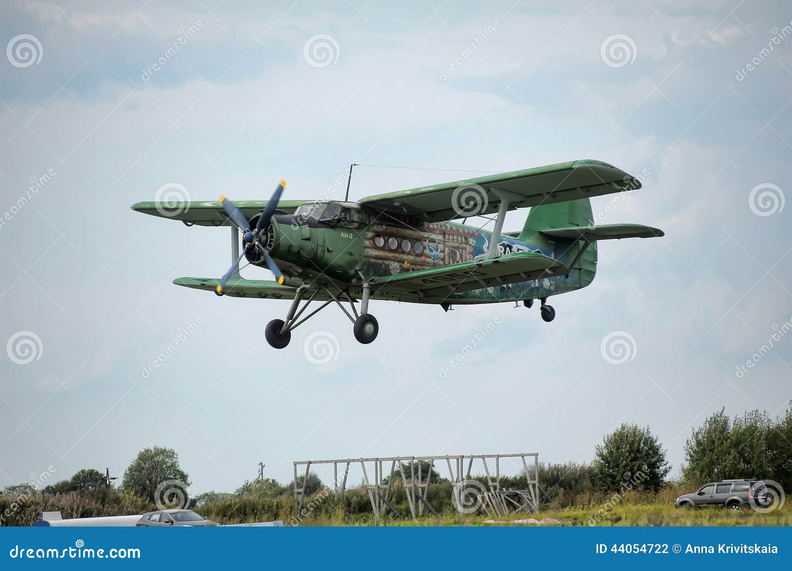 Avion Antonov an2 photographie éditorial. Image du piste - 44054722