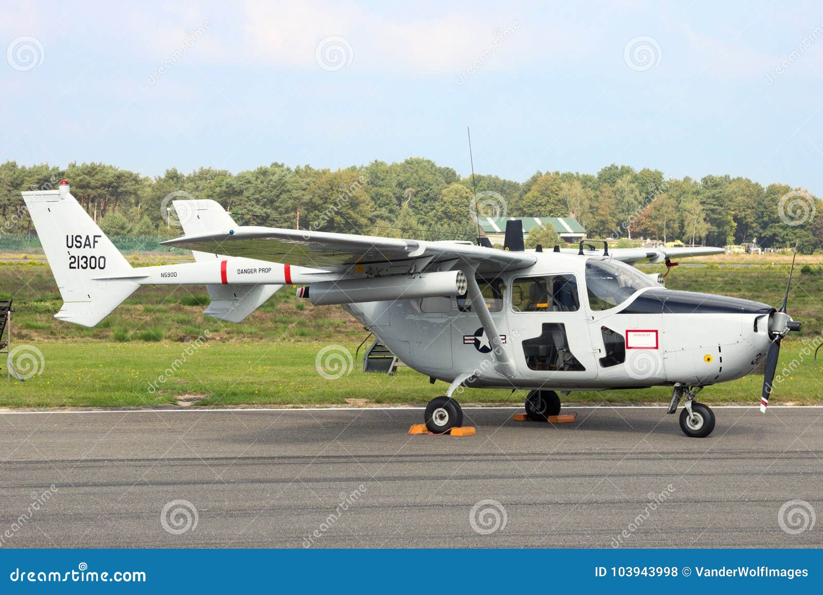 Avion D'O2 Skymaster De Cessna Photo stock éditorial - Image du cessna ...