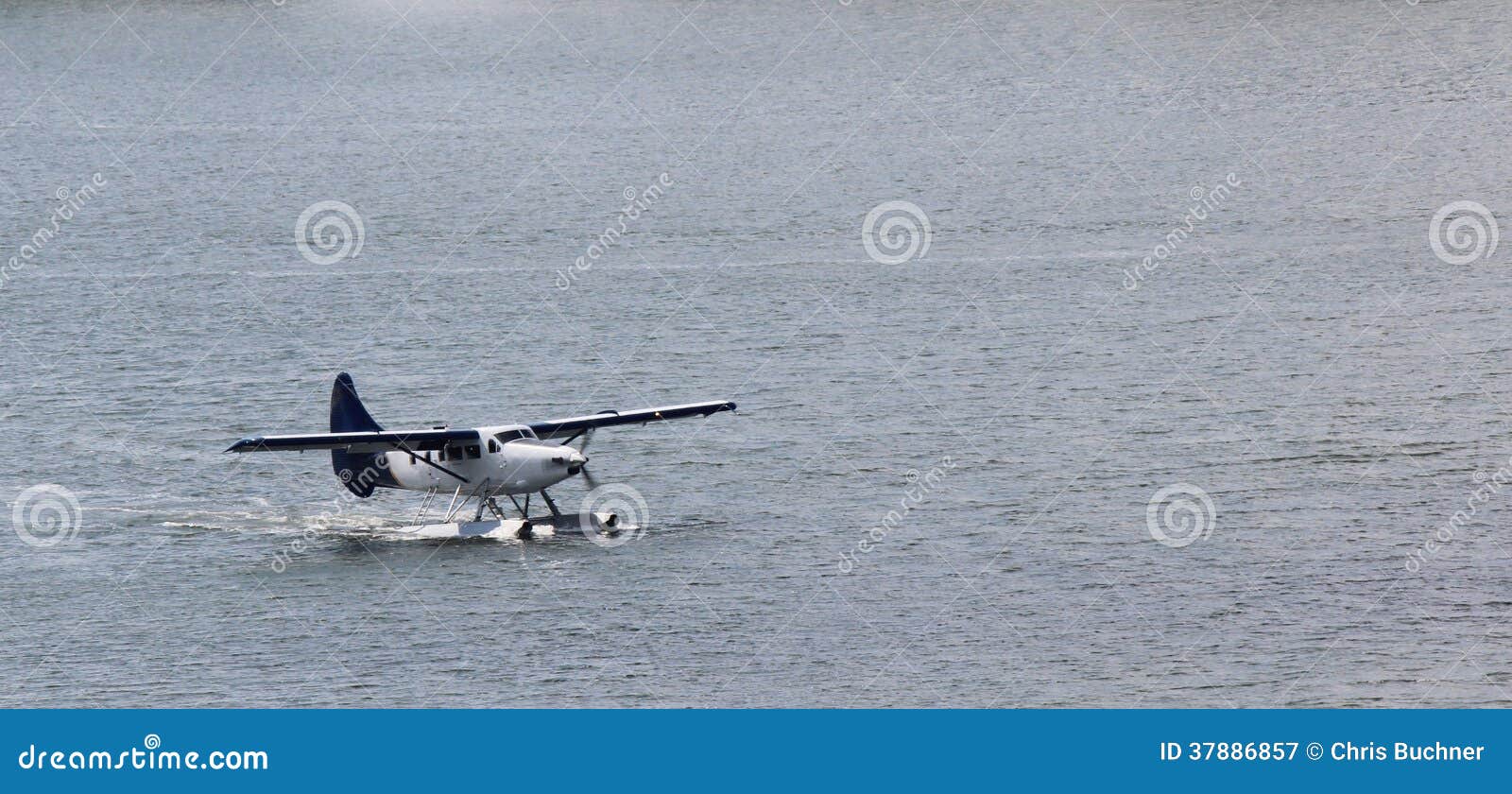 Avion De Flotteur Sur L'eau Image stock - Image du blanc, propulseur ...