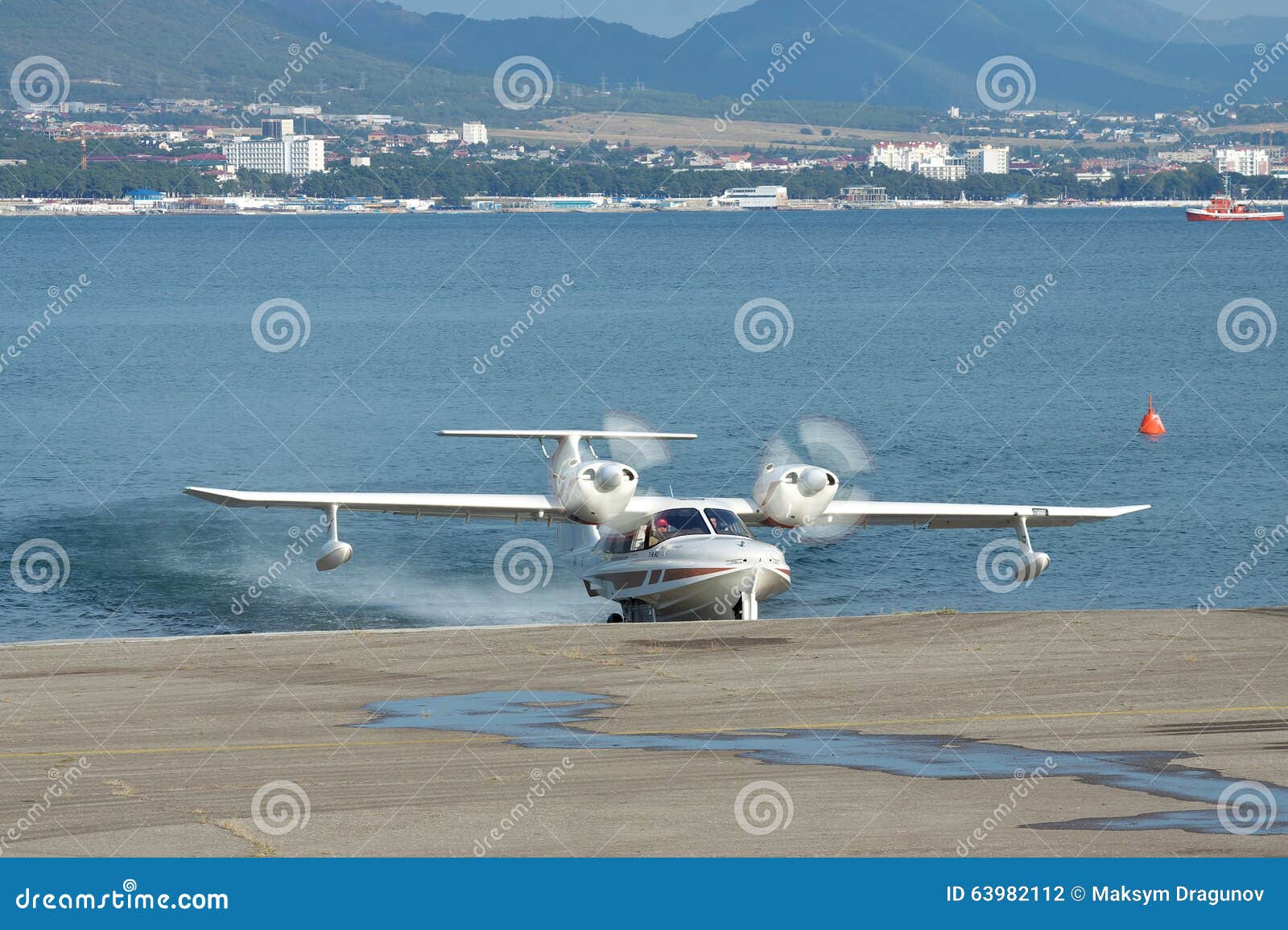 Avion de mer LA-8 photographie éditorial. Image du aviation - 63982112