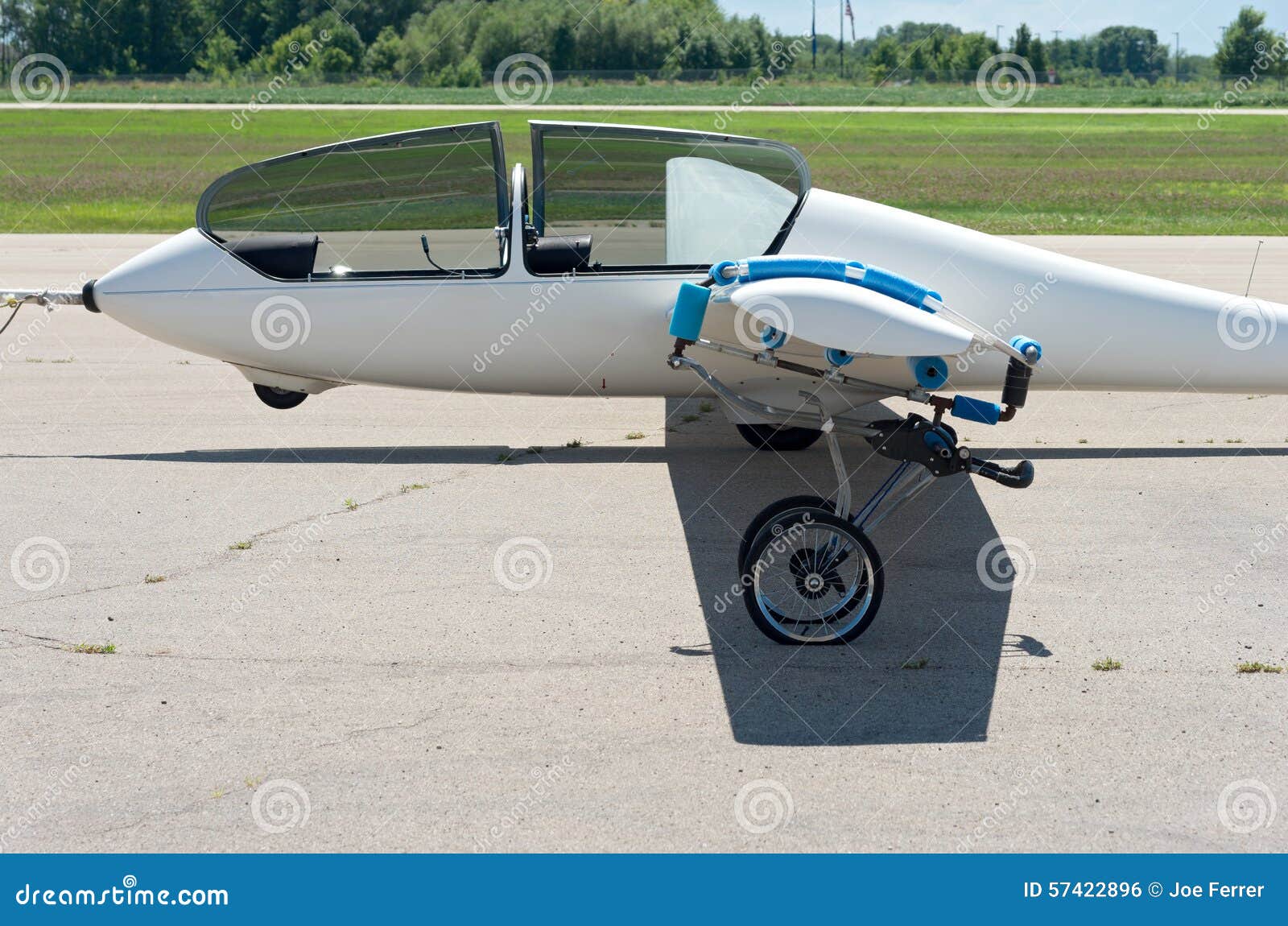 Avion De Planeur Et Profil Ouvert D'auvent Photo stock - Image du roue ...