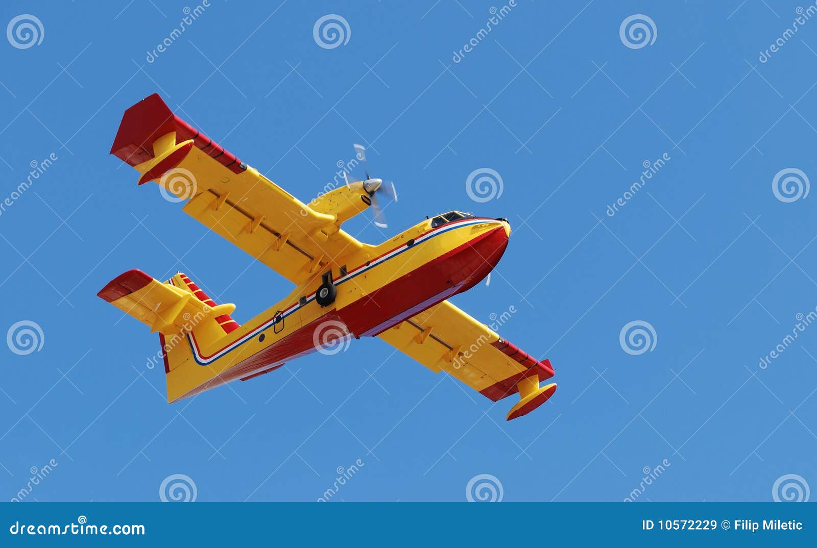 Avion de sapeur-pompier image stock. Image du airshow - 10572229