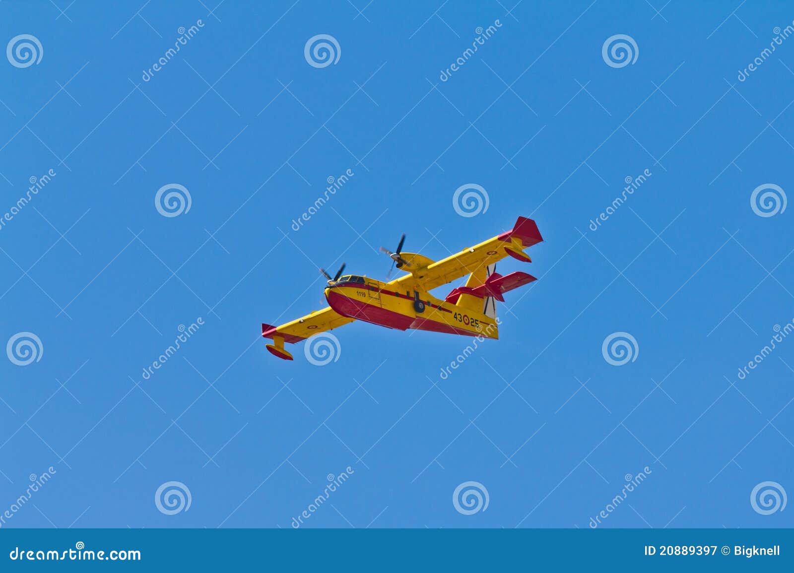 Avion de sapeur-pompier photographie éditorial. Image du nature - 20889397