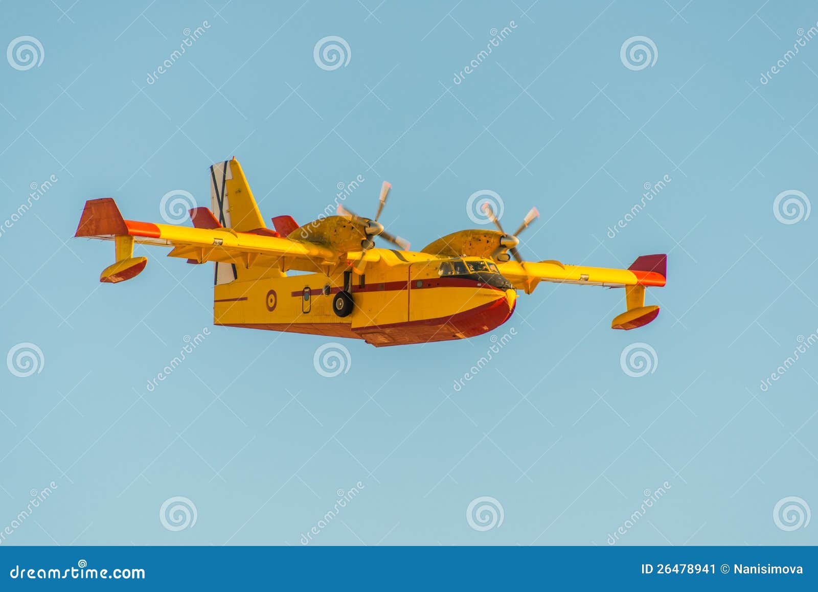 Avion De Sapeur-pompier Sur Le Ciel Image stock - Image du flotteur ...