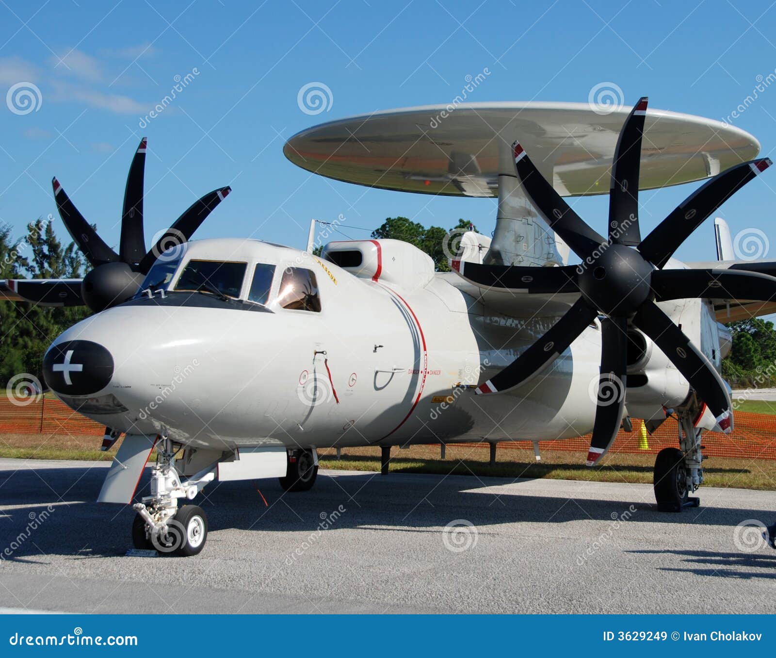 Avion Stationnaire De Marine Image stock - Image du guerre, avion: 3629249