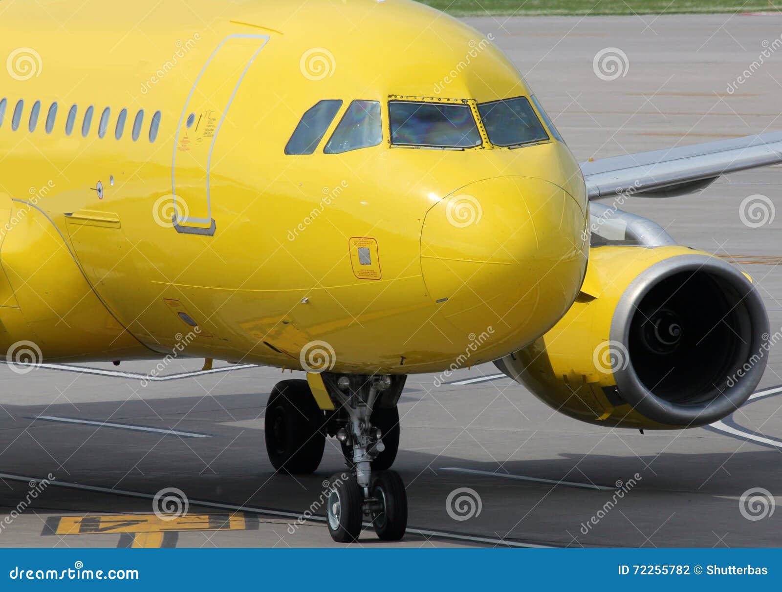 Aviones amarillos foto de archivo. Imagen de plano, llega - 72255782