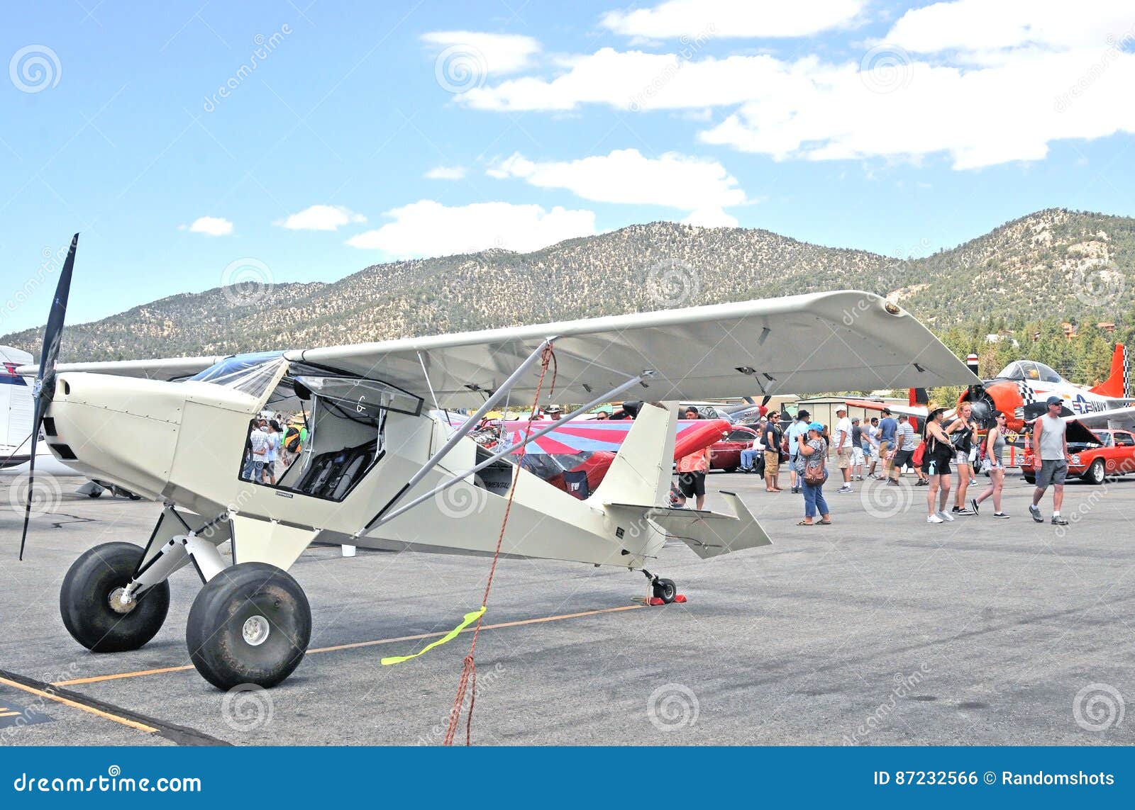 Aviones del STOL foto editorial. Imagen de casero, terreno - 87232566