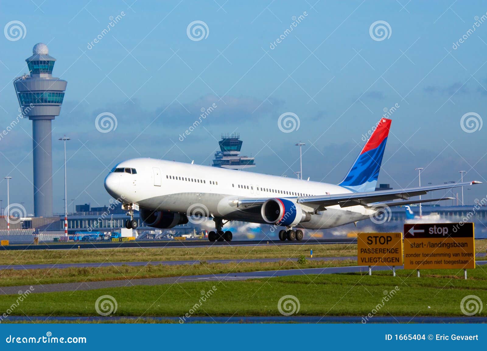 Aviones en despegue foto de archivo. Imagen de piloto - 1665404