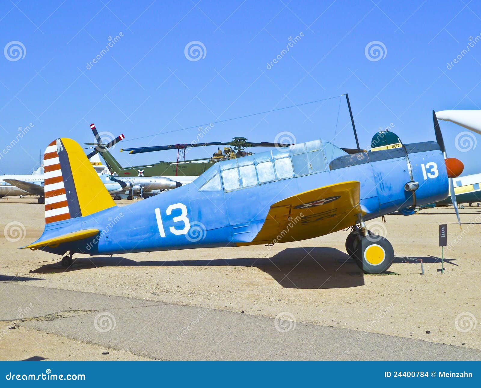 Aviones En El Aire Y El Espacio De Pima Imagen de archivo editorial ...