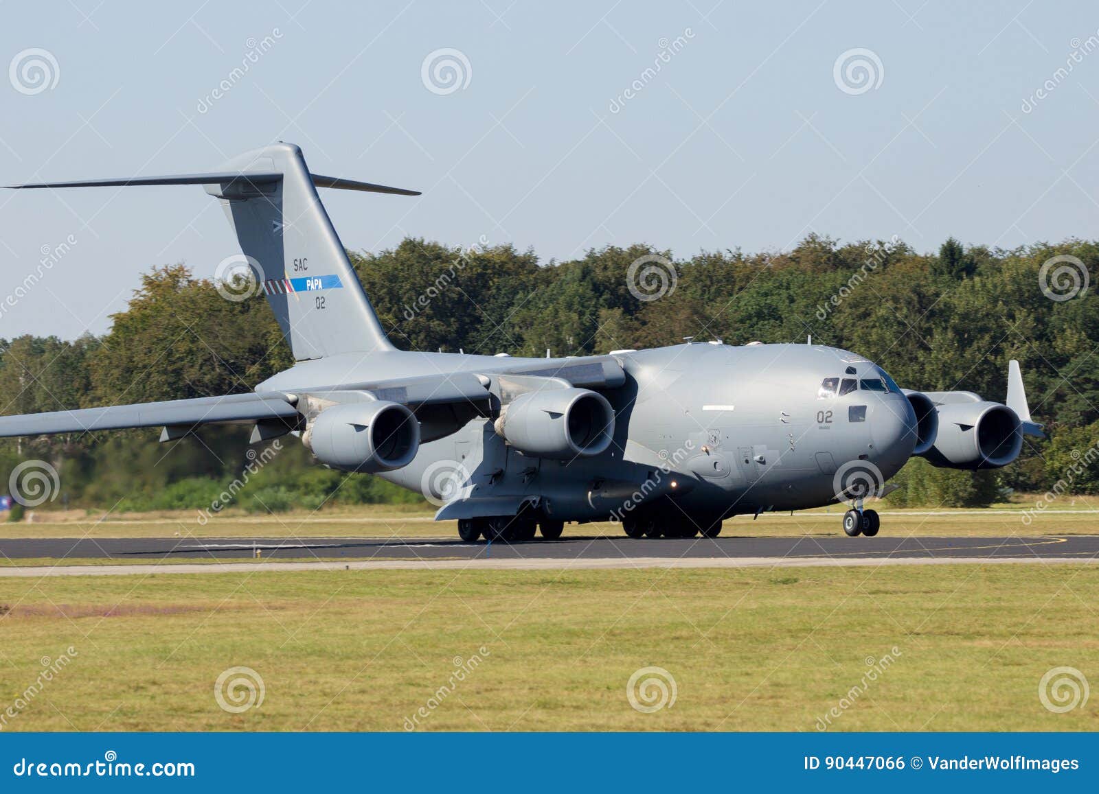 Aviones Militares Del Cargo C-17 Foto editorial - Imagen de sobrevuelo ...