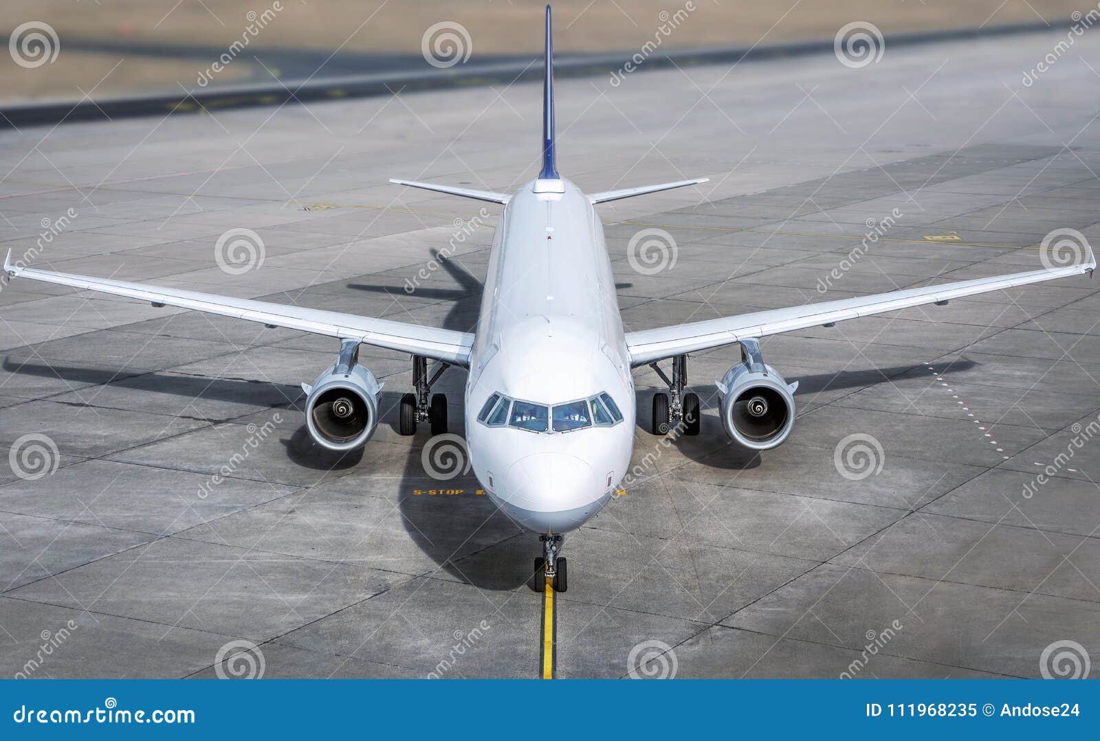 Aviones modernos imagen de archivo. Imagen de toma, aeropuerto - 111968235