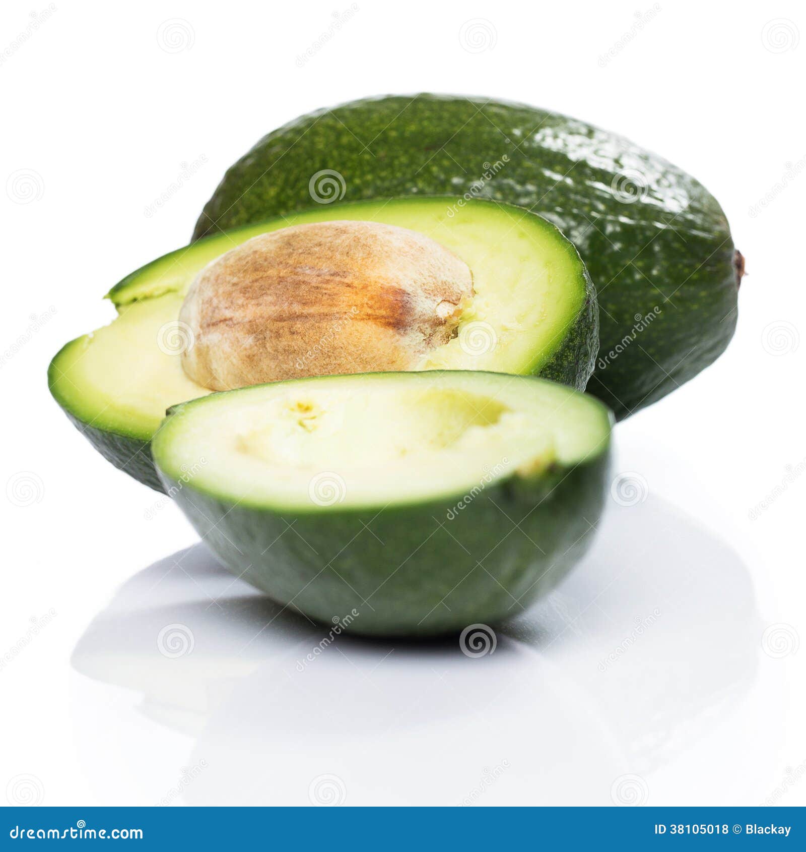 Avocat vert frais photo stock. Image du produit, sain - 38105018