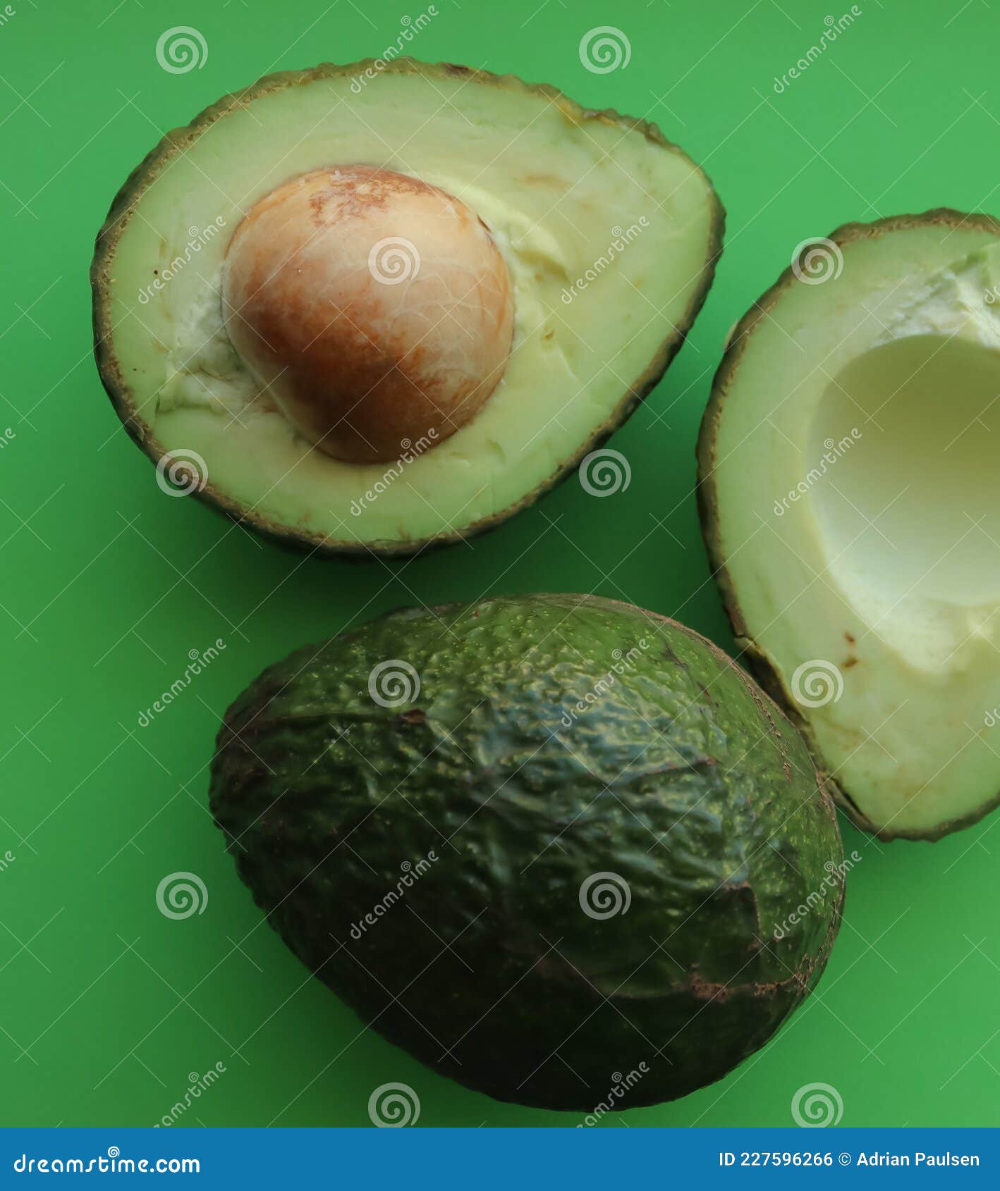 Avocat Vert Sur Fond Vert Vif Photo stock - Image of régime, moisson ...