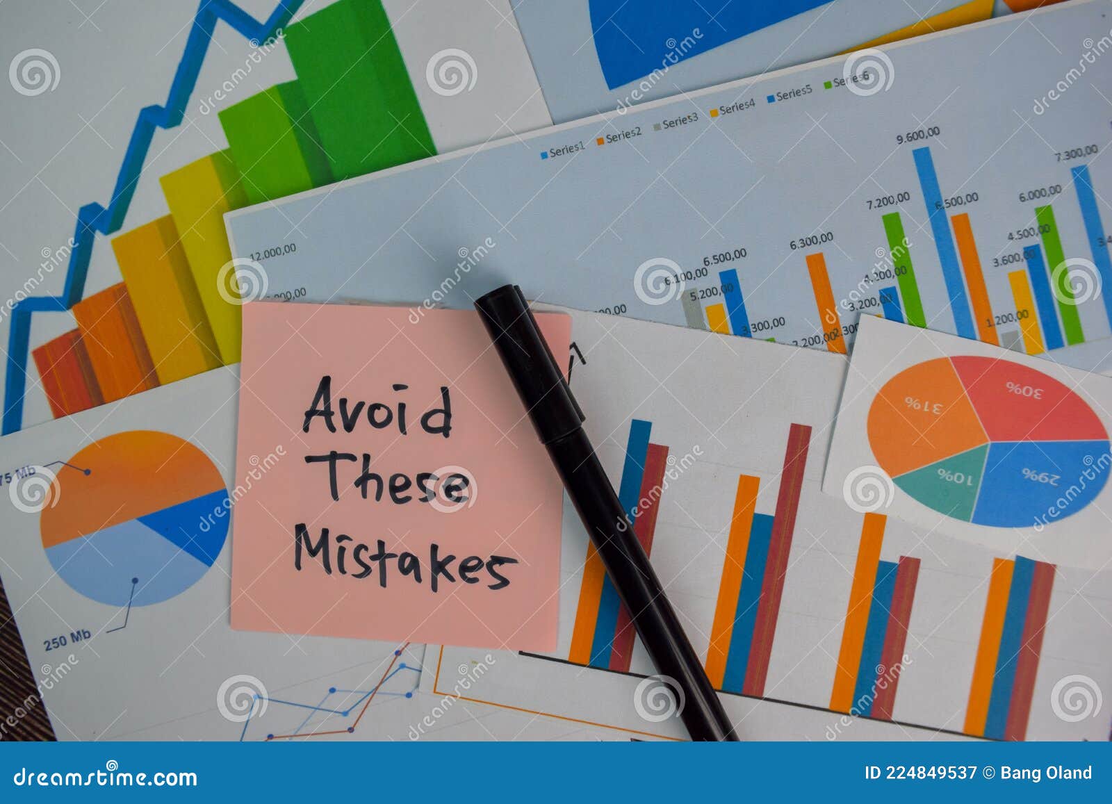 Avoid these Mistakes Write on Sticky Notes Isolated on Wooden Table ...