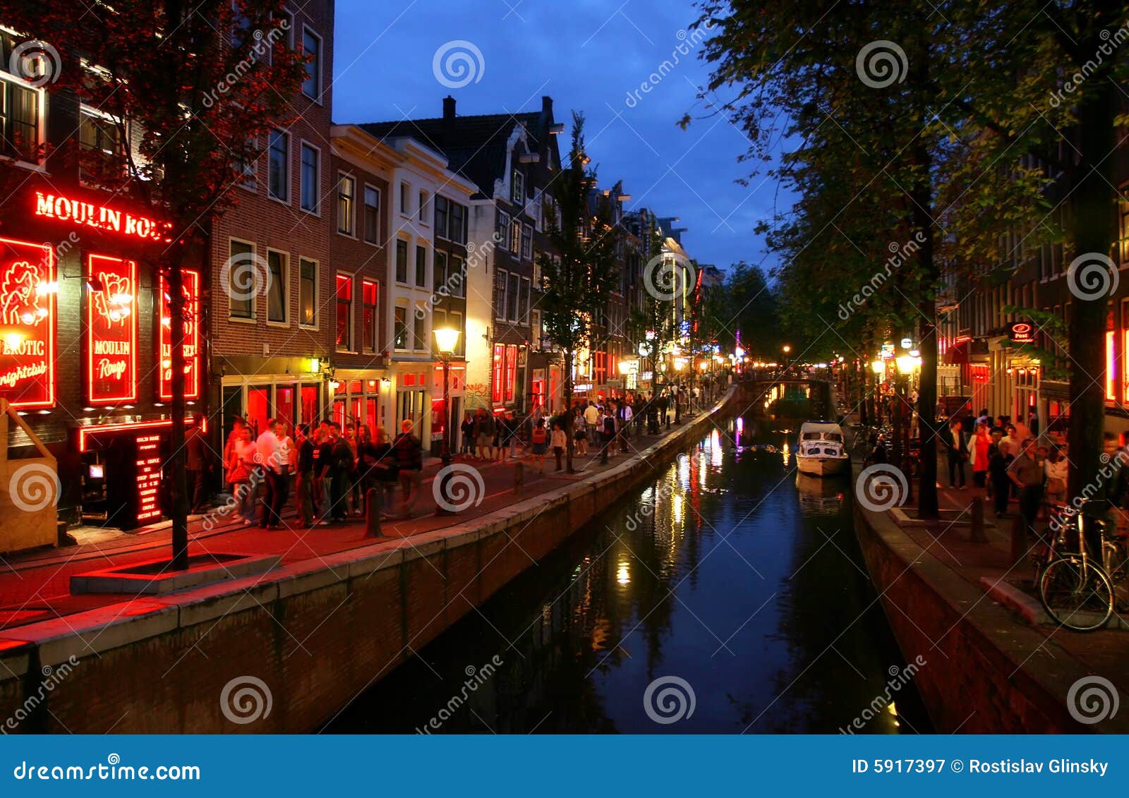 Avond Amsterdam #2. redactionele fotografie. Image of verlichting - 5917397